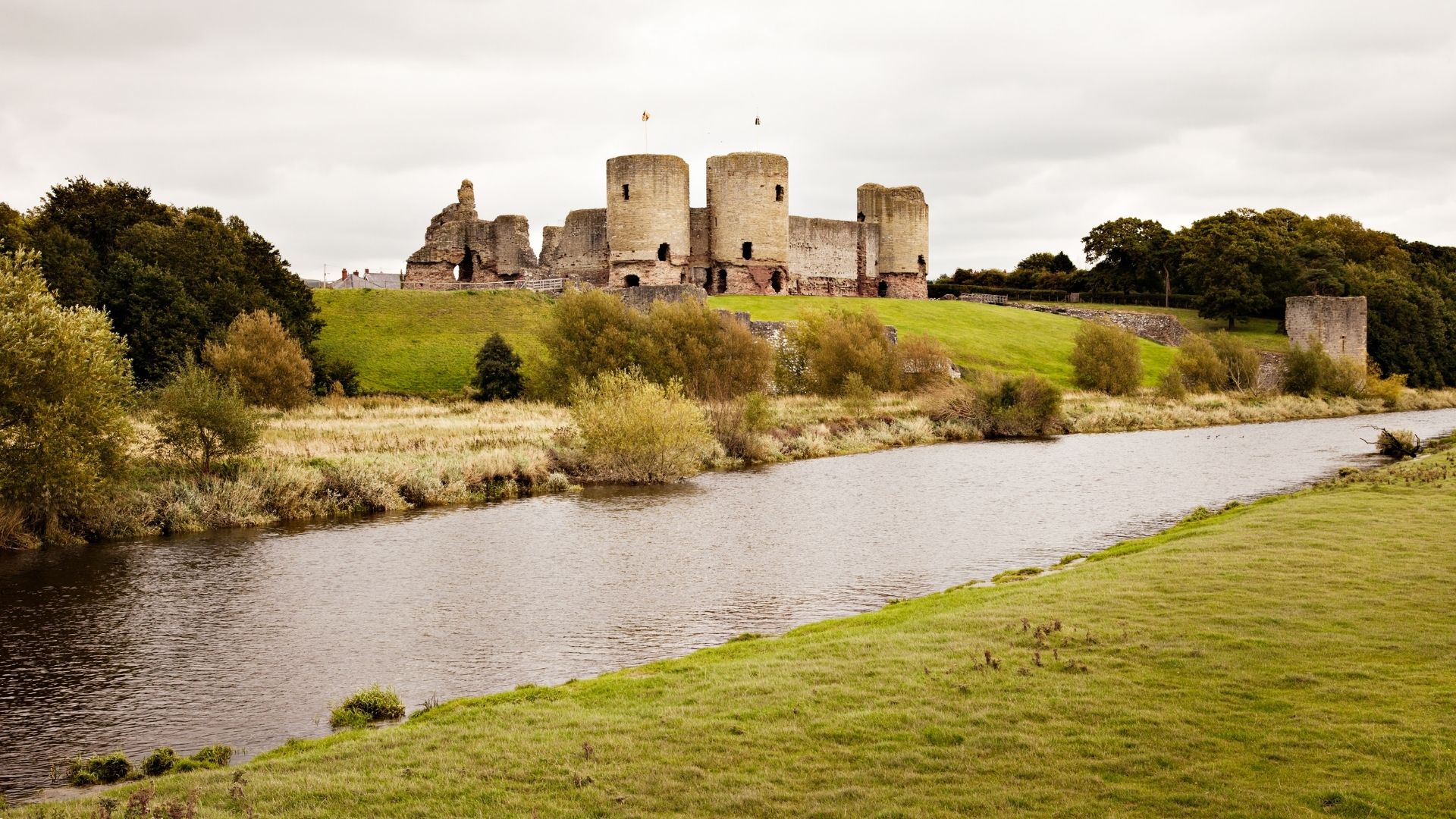 Rhuddlan Castle in North Wales | Near The Beaches Hotel & Spa