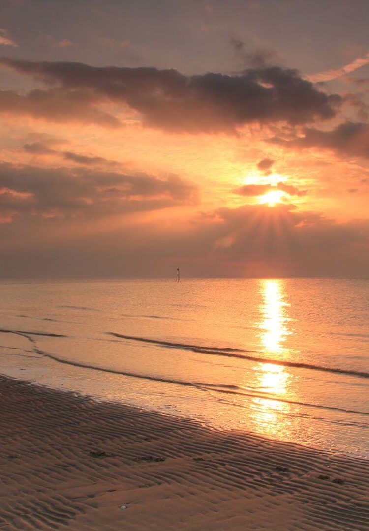 Weather Watching | Beach Hotels North Wales | Beaches Hotel & Spa